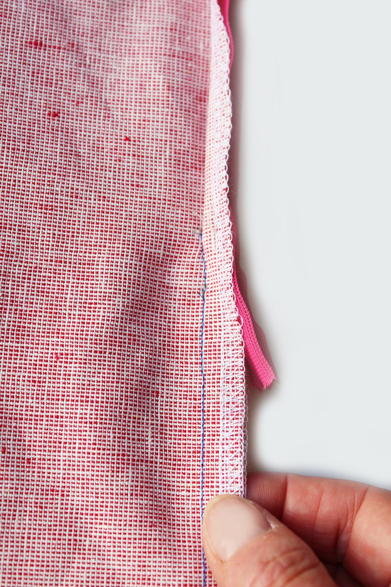 INSERTING AN INVISIBLE ZIP | SEWGIRL