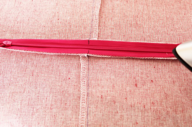 INSERTING AN INVISIBLE ZIP | SEWGIRL