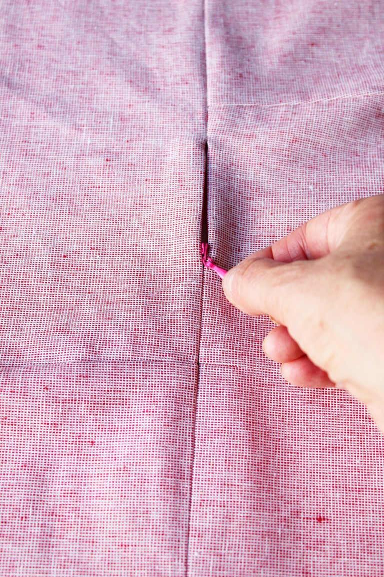 INSERTING AN INVISIBLE ZIP | SEWGIRL