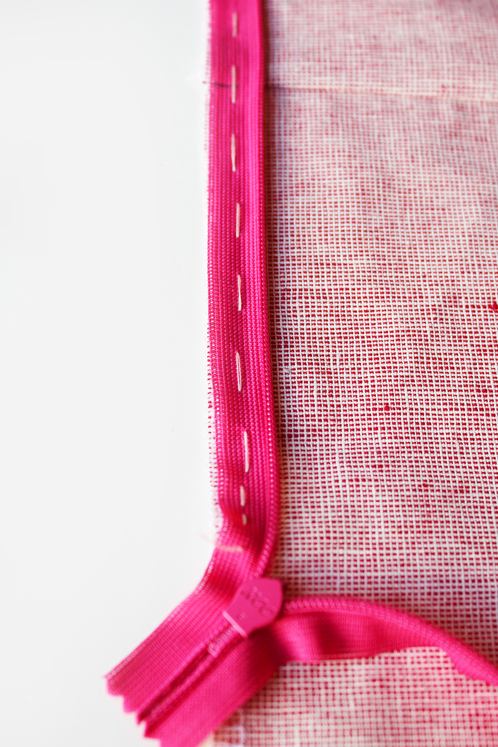 INSERTING AN INVISIBLE ZIP | SEWGIRL