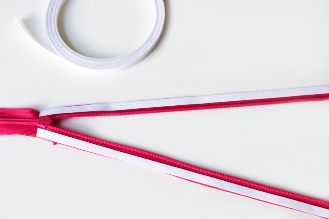 INSERTING AN INVISIBLE ZIP | SEWGIRL