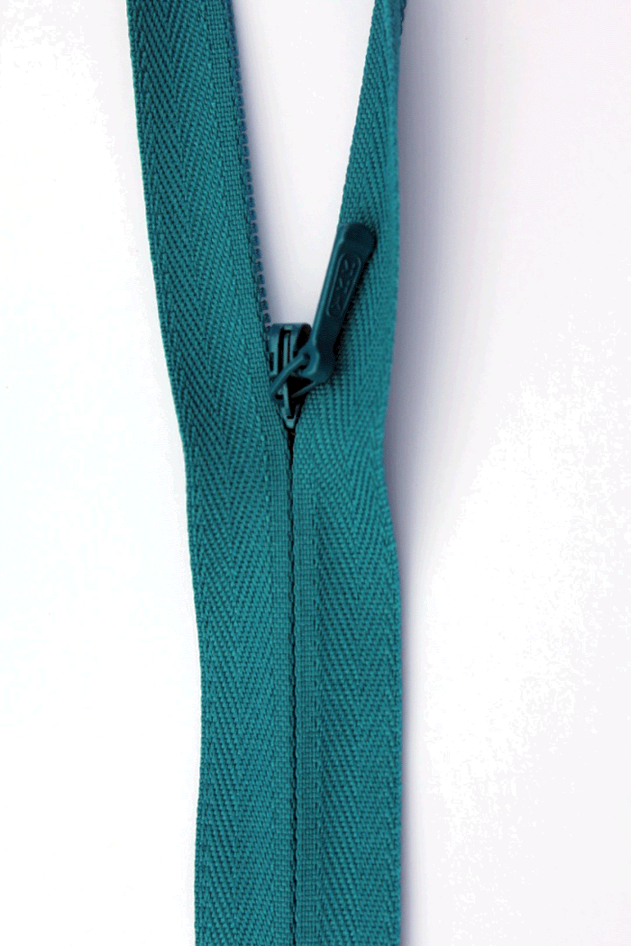 INSERTING AN INVISIBLE ZIP | SEWGIRL