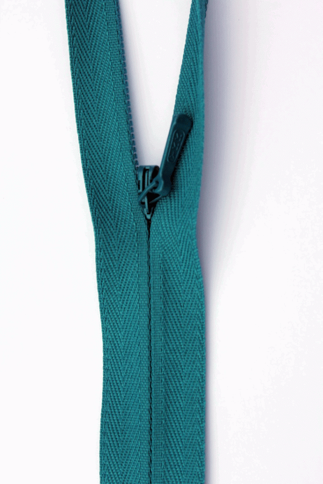 INSERTING AN INVISIBLE ZIP | SEWGIRL